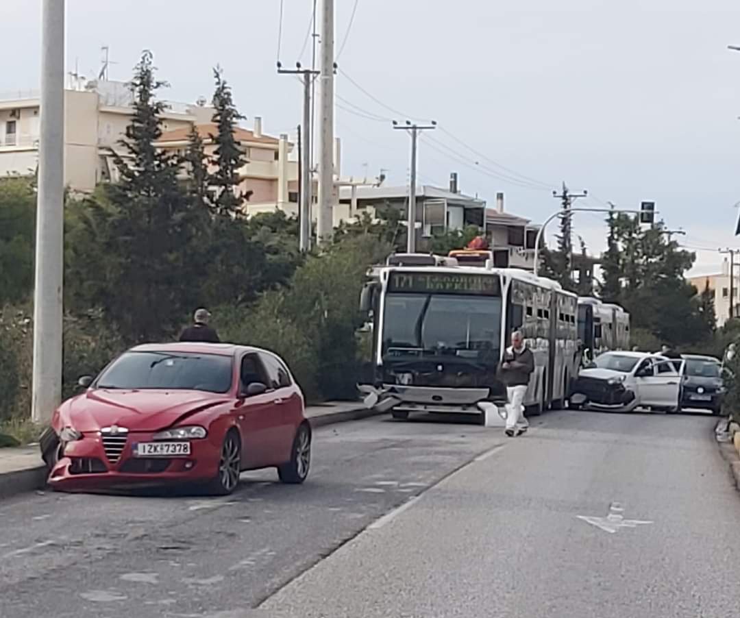 Βάρη: Σοβαρο τροχαίο με δυο λεωφορεία και τρια οχήματα – Nantia Report