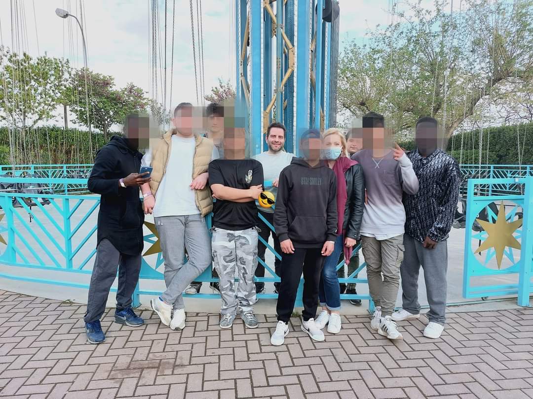 ΜΚΟ πήγε σε παιδότοπο ενήλικες λαθρομετανάστες και εξέδωσε ανακοίνωση ...
