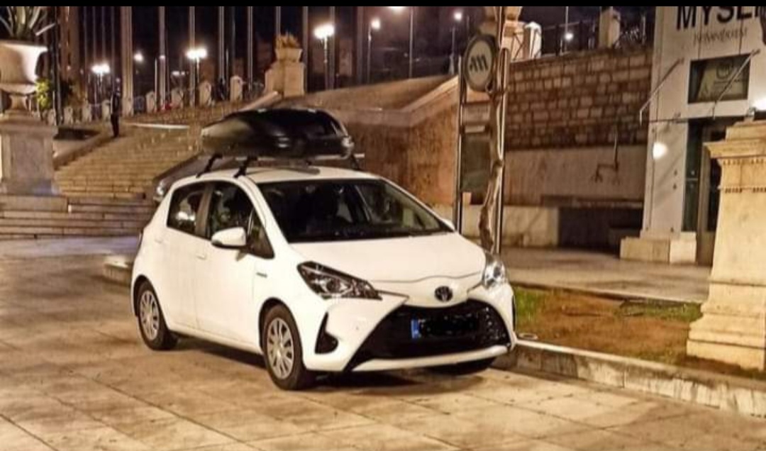 Σύνταγμα: Στάθμευσε το όχημά του σε φωτισμένο σημείο.. πανω στην ...