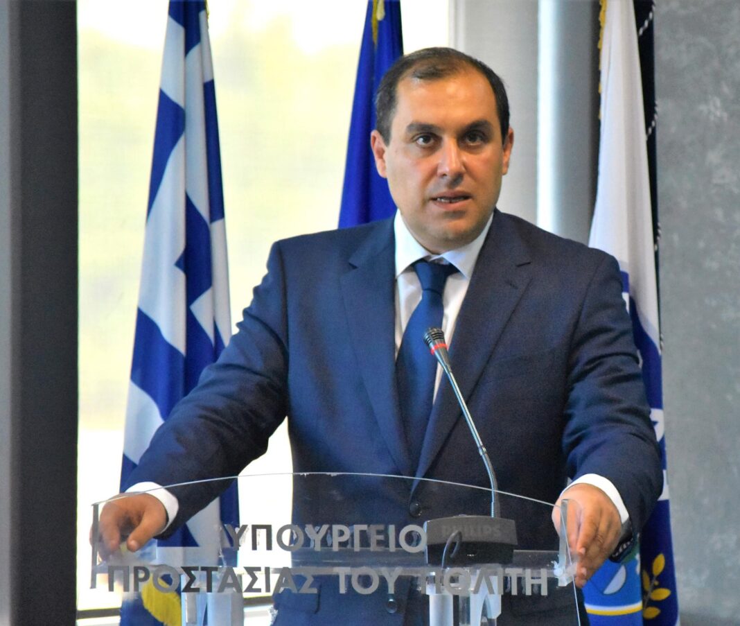 Κώστας Κατσαφάδος: «Φεύγω με ψηλά το κεφάλι. Αλλά και με μία μεγάλη ...