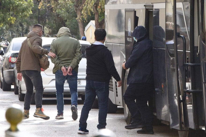 Απο τον εμπρησμό στο όχημά της, στην εμπλοκή της στο κύκλωμα προστασίας ...