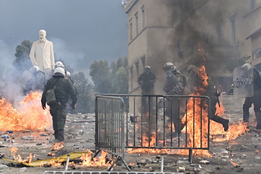 Επεισόδια με Φωτιές, μολωτοφ, πέτρες- Πέντε τραυματίες σε νοσοκομεία ...